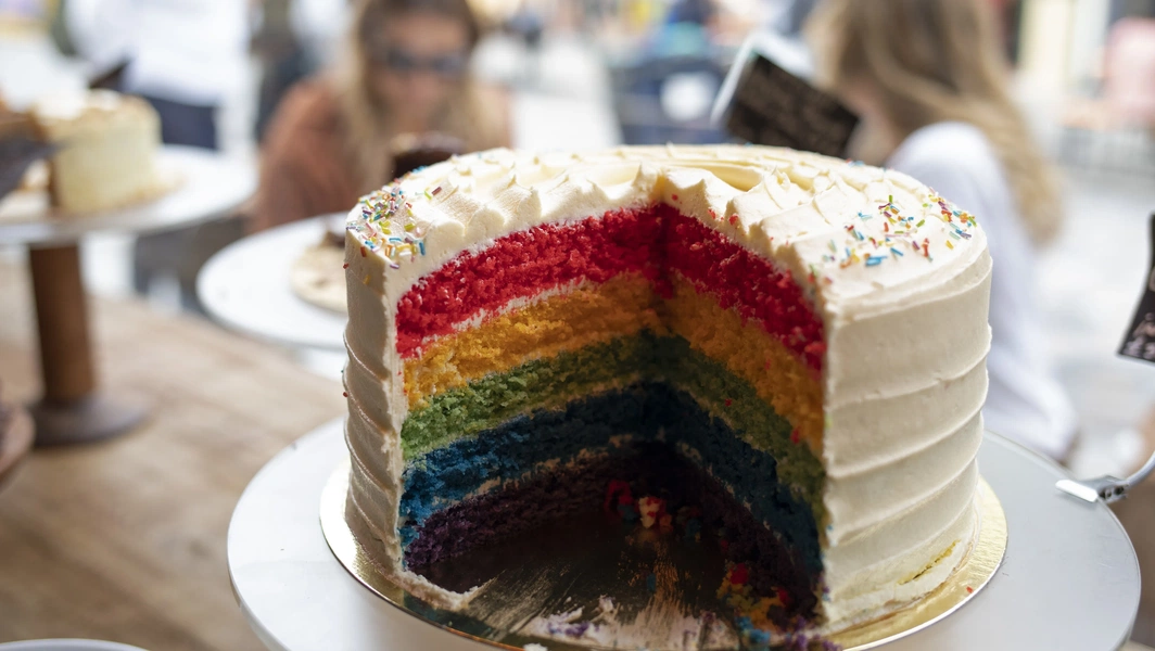 6 rainbow desserts with vibrant colors and designs