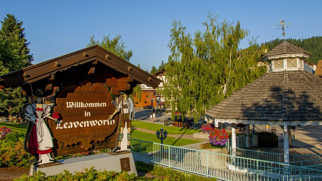 14 picturesque small towns across America