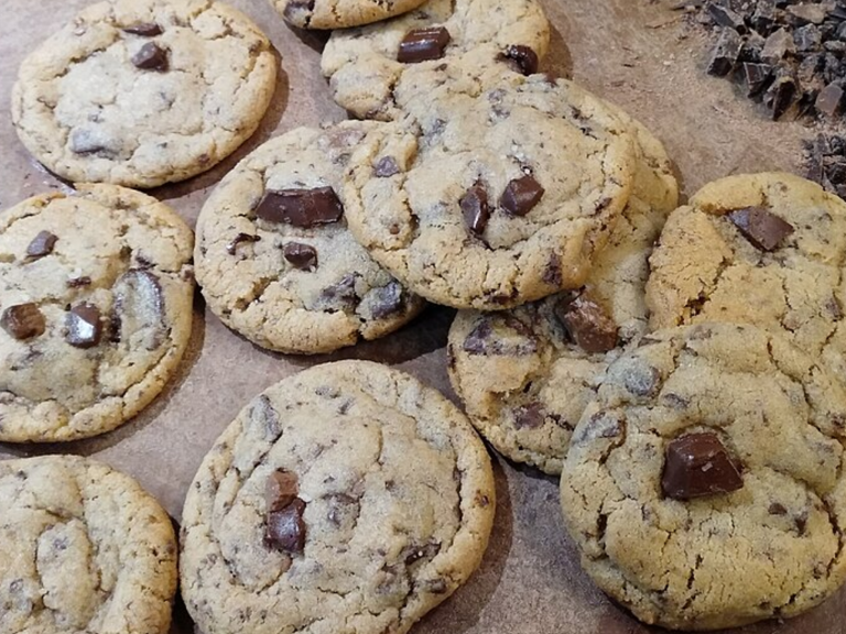 In 1938, Ruth Wakefield folded chopped chocolate into cookie dough and ...