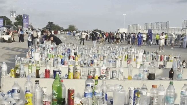 'Open bar': Bottles line stadium barricades ahead of Argentina-Algeria ...