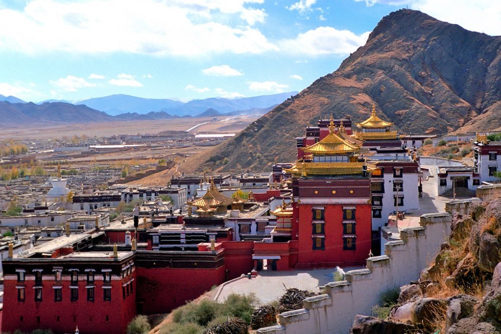 17 Tibetan monastery towns at high altitude