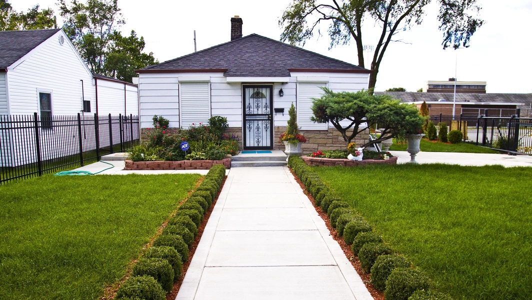 Homes of the Jackson family and Michael Jackson