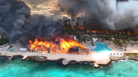 Incendio distrugge un resort di lusso a Santo Domingo, le ...