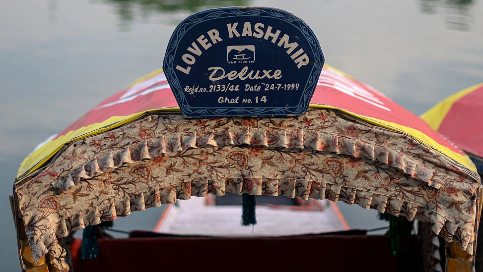 10 unique houseboats and floating stays worldwide