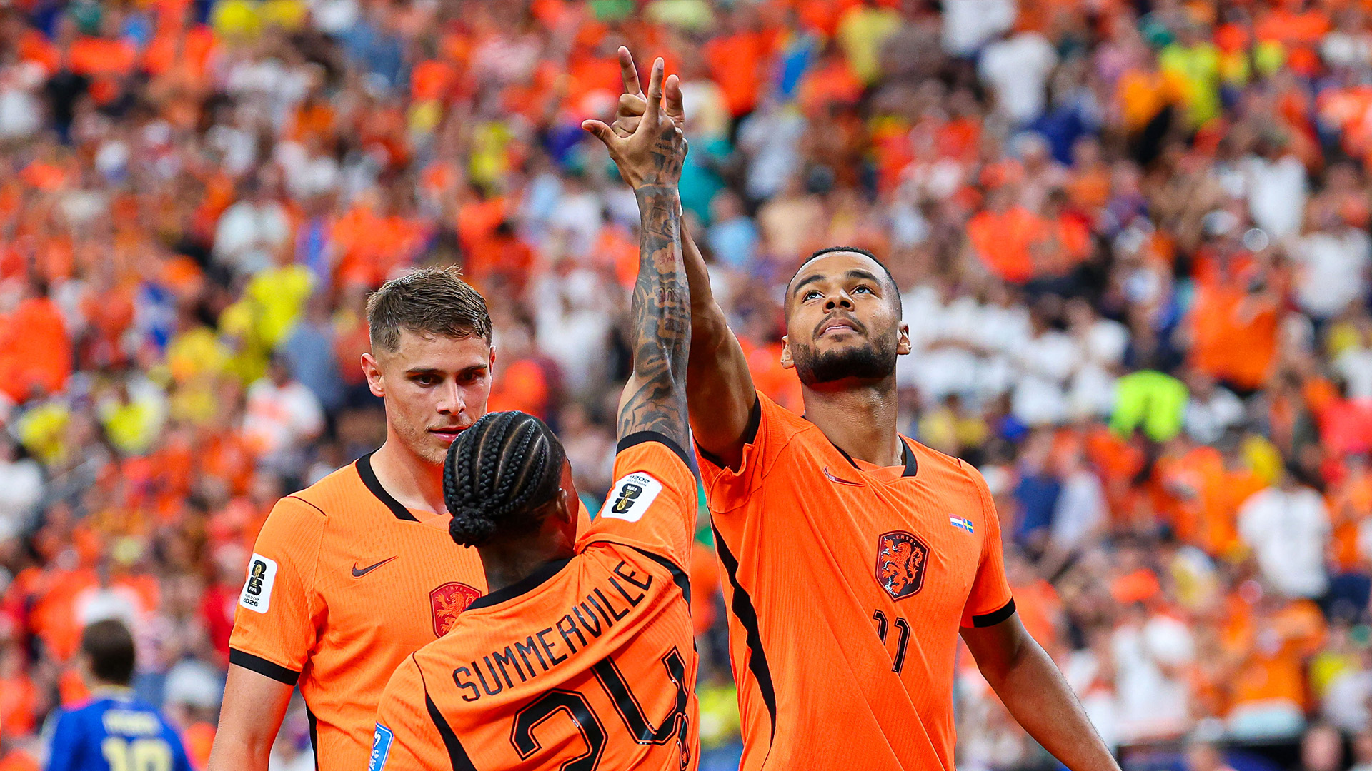 Gakpo stapt niet uit spelersbus Oranje: 'Daar is een heel goede reden voor'