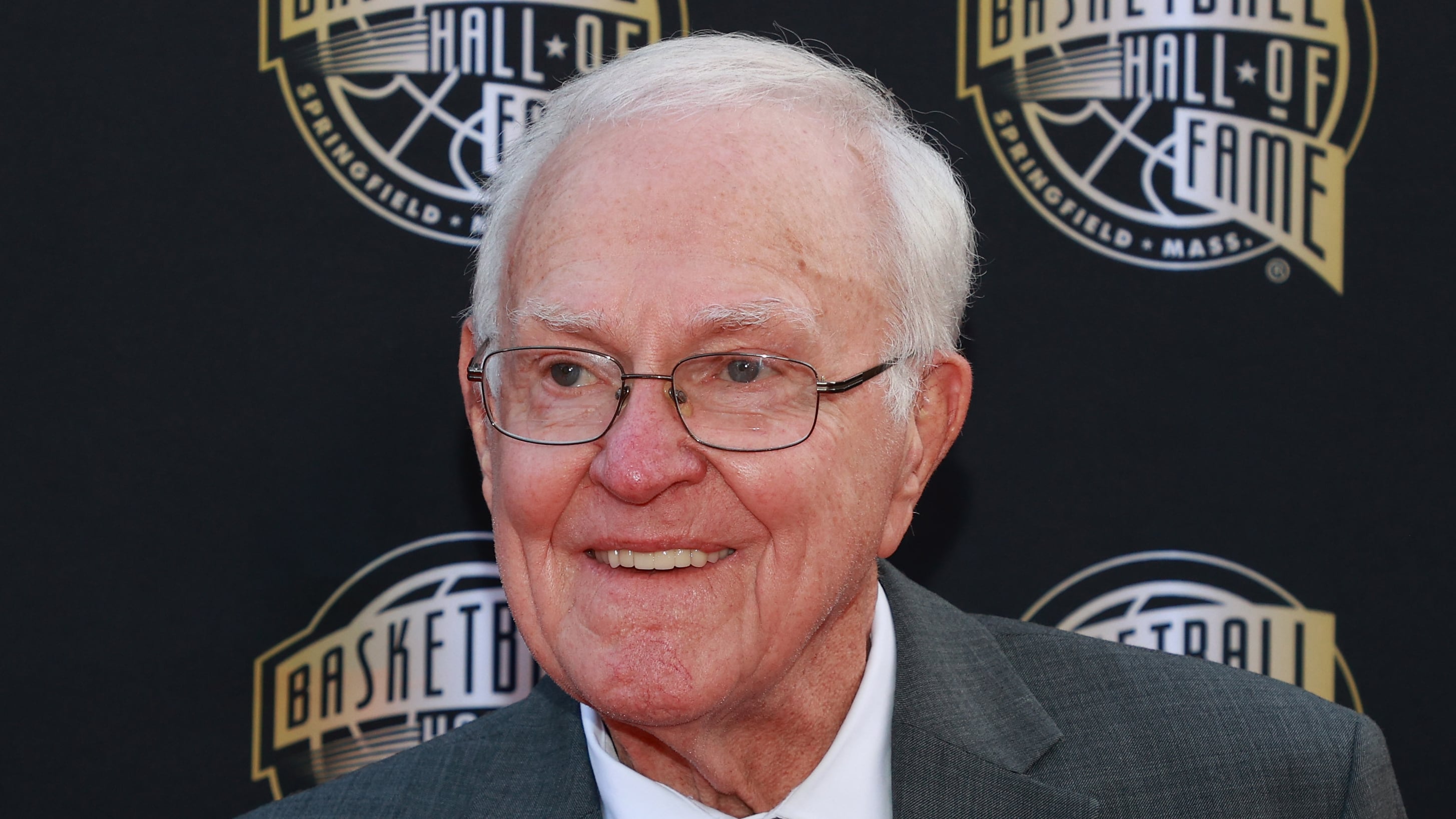 Legendary basketball coach dies at 91