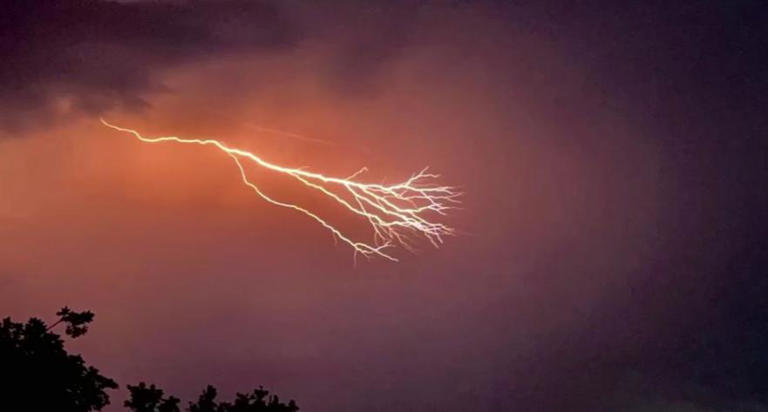 Spektakuläre Videos: Was für ein Gewitter-Feuerwerk am Kölner Nachthimmel!