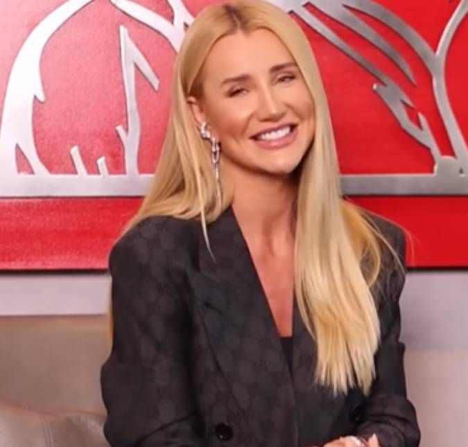 Ana Paula Siebert abre álbum de fotos no jogo do Brasil ao lado de ...