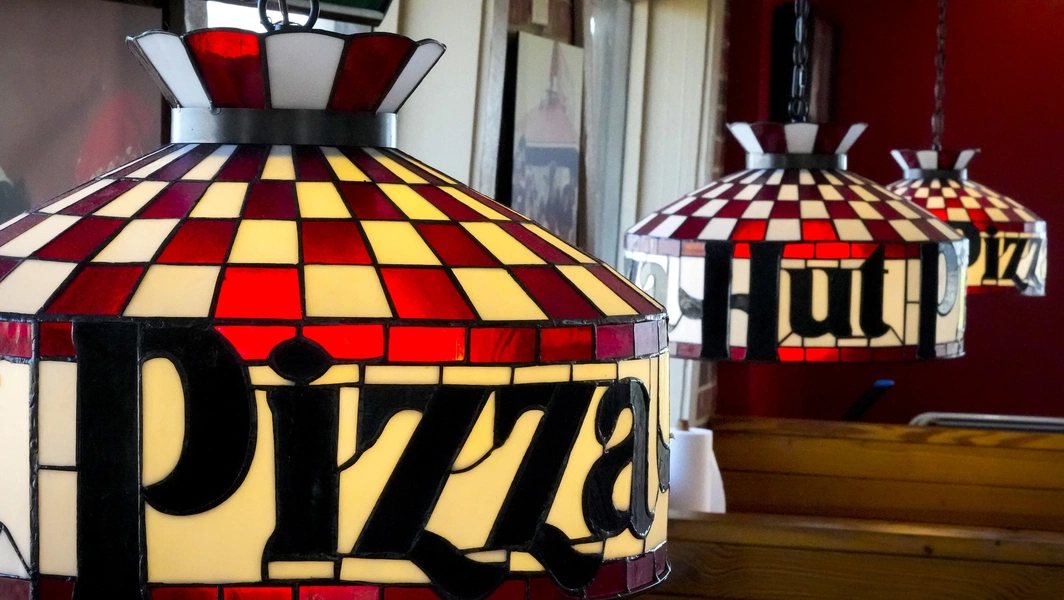 Inside Pizza Hut’s nostalgic dine-in era