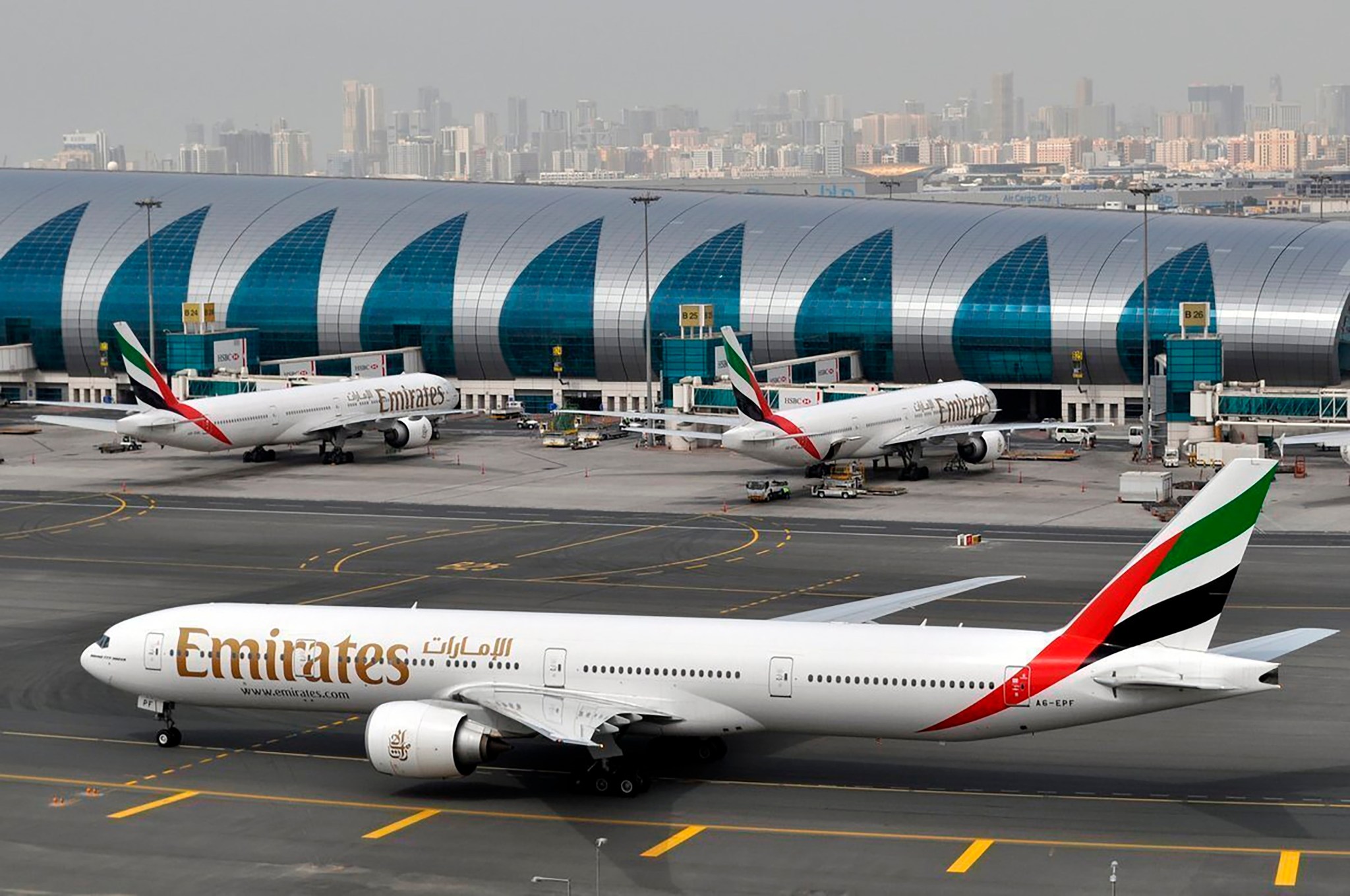 Middle East flights reopen as new confusion hits travelers