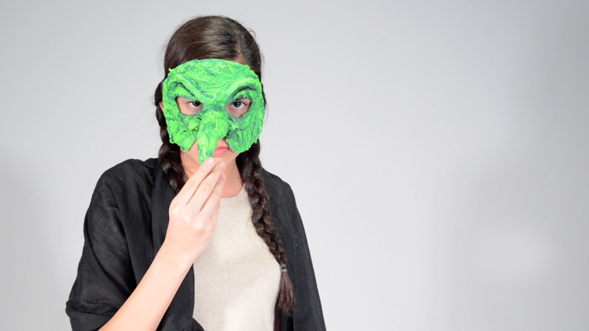 DIY witch mask, get spooky for witches’ night