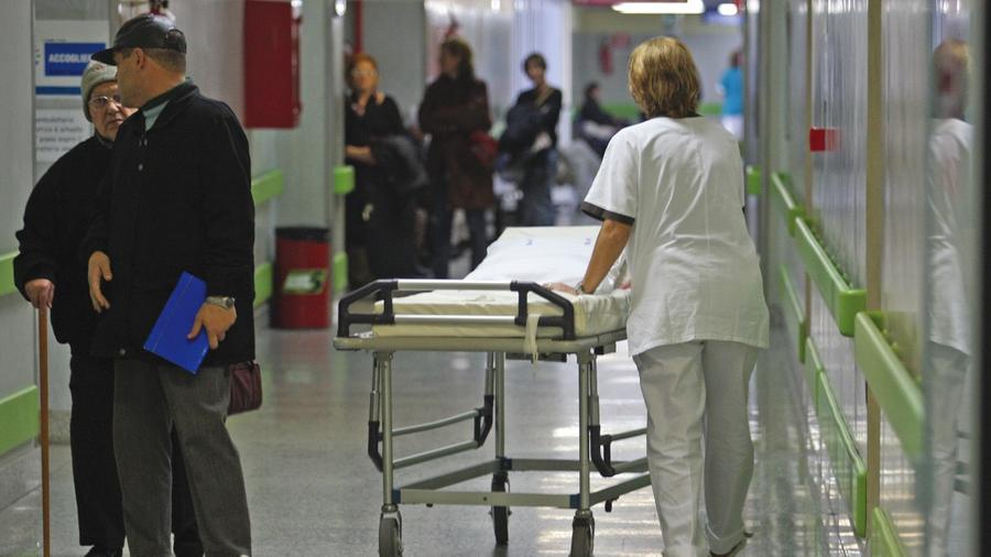 Policlinico, la protesta degli infermieri: «Organici all’osso, così ...