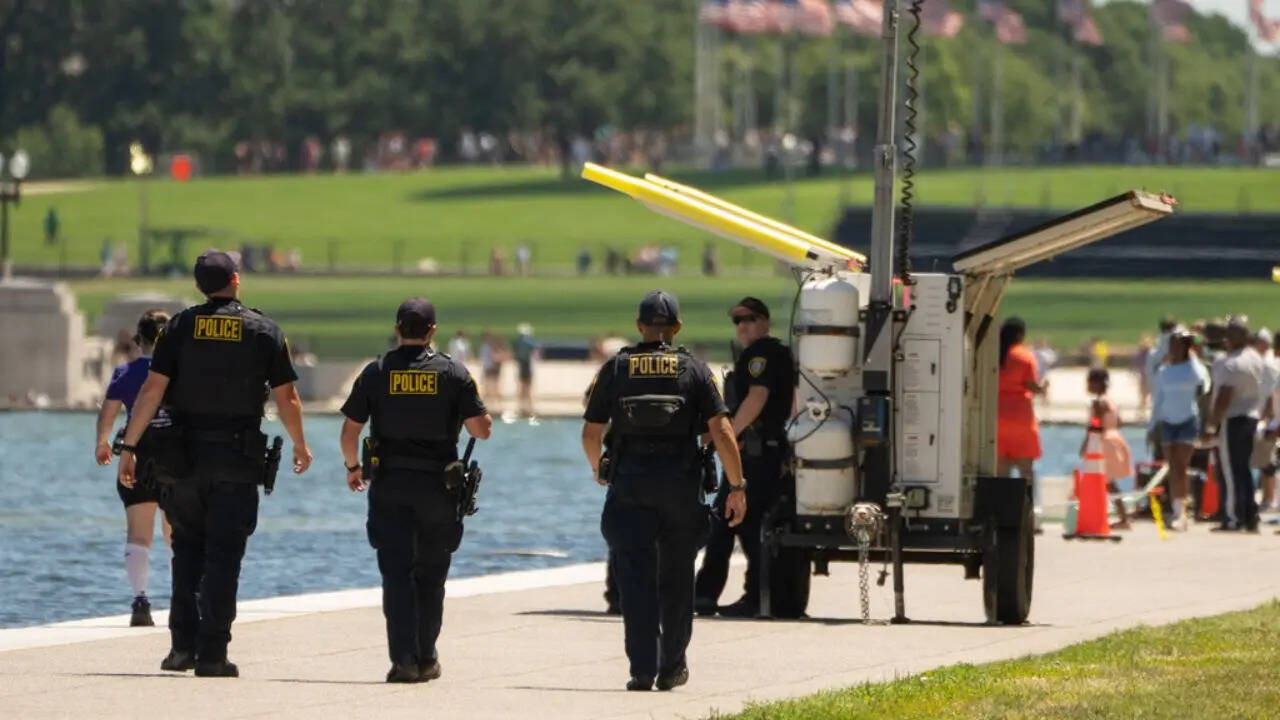 Who is David Hearn? Cyclist arrested at Reflecting Pool identified as ...