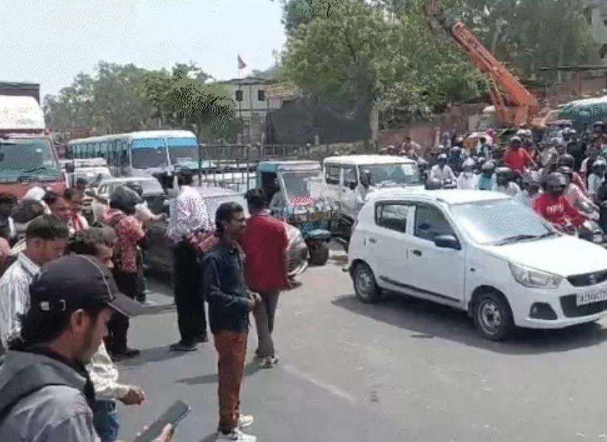 Bus runs over food-delivery driver in city