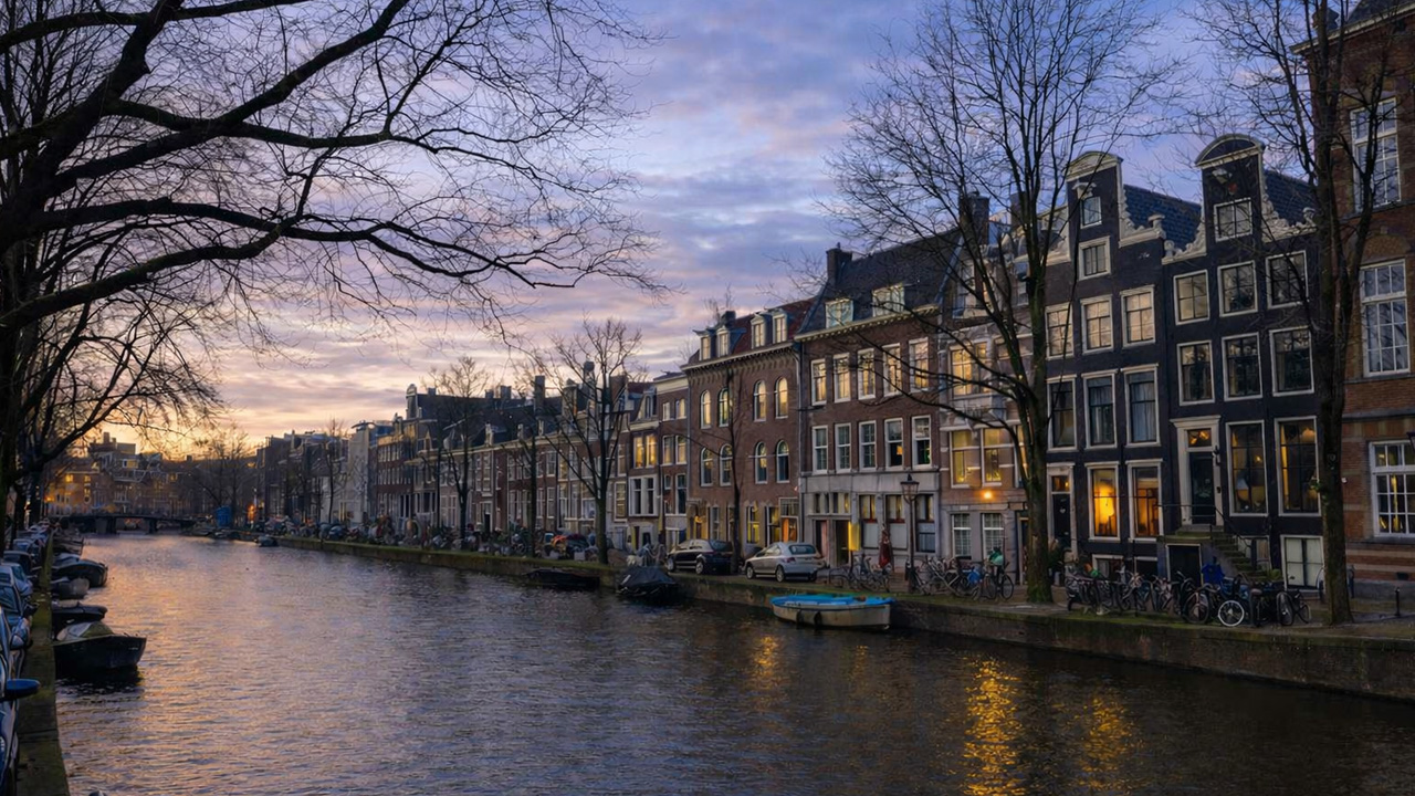 Mengapa Amsterdam terasa berbeda saat senja?