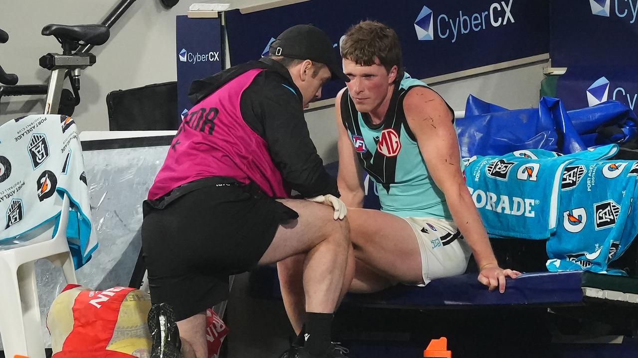 Port defender out long-term after horror knee injury
