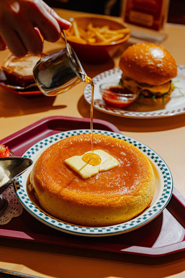 Honey pancakes, Coke floats: The gimmick is (actually) worth the wait ...