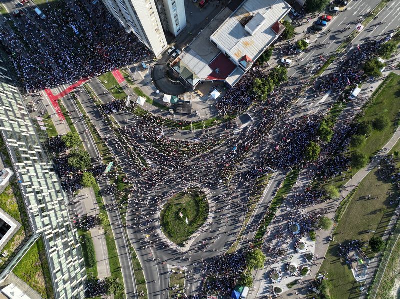 Thousands rally in Serbia's north to demand early elections
