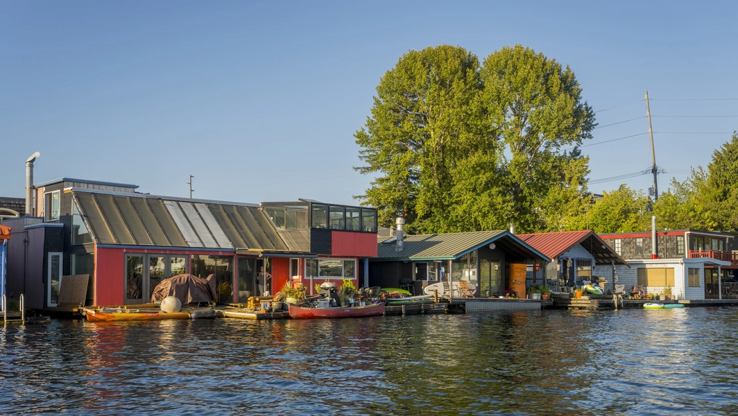 Living on a houseboat: Types, costs, and maintenance