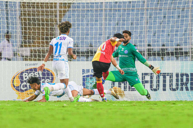 Clubs must field Indian striker in top tiers of Indian football