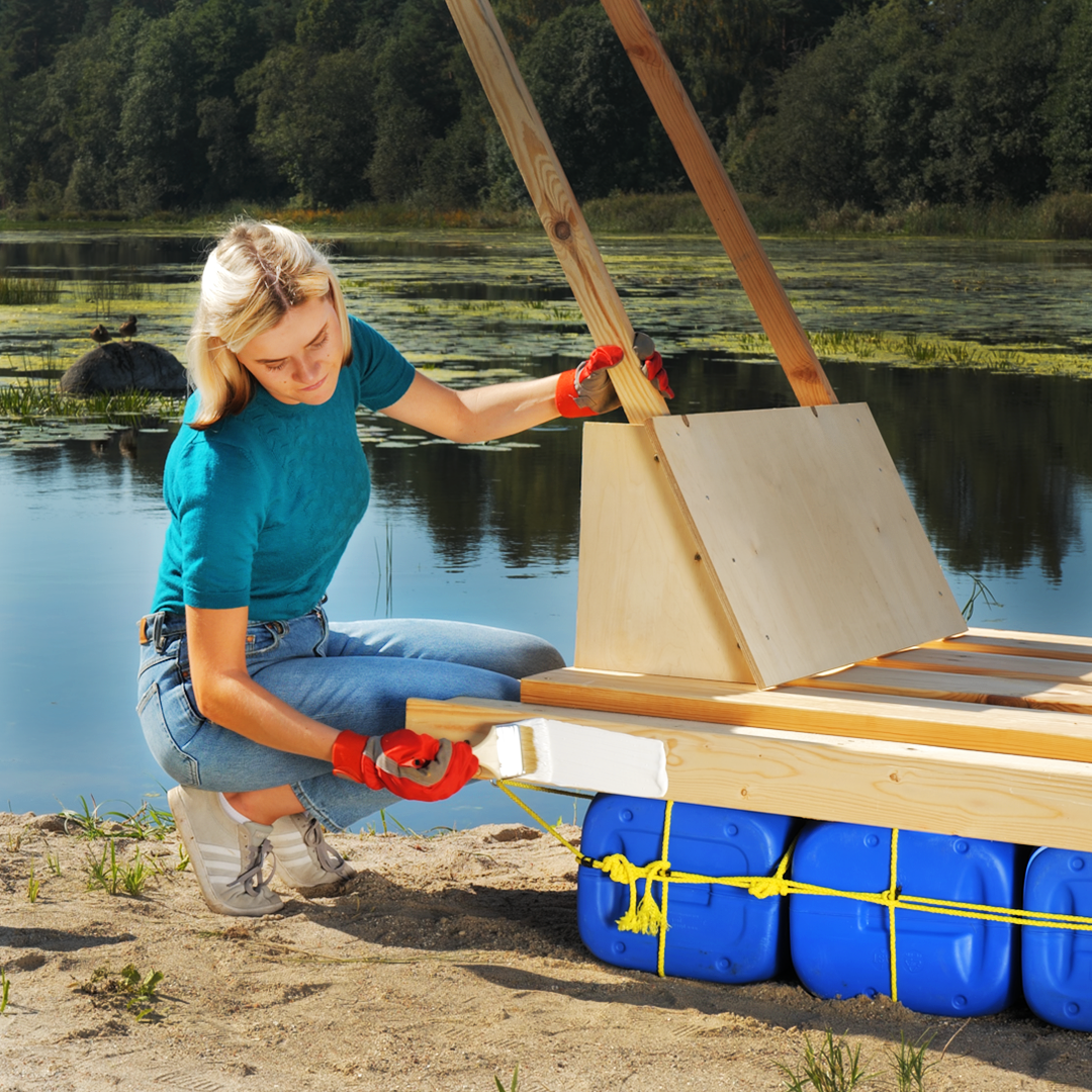 Creative summer fun: Building a charming raft from a giant pallet