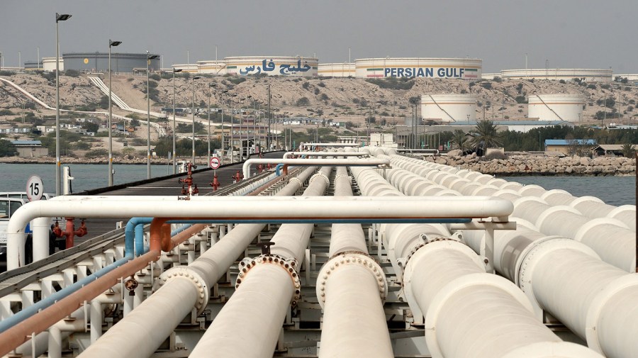Trump’s deal lifts oil sanctions on Iran, angering hawks