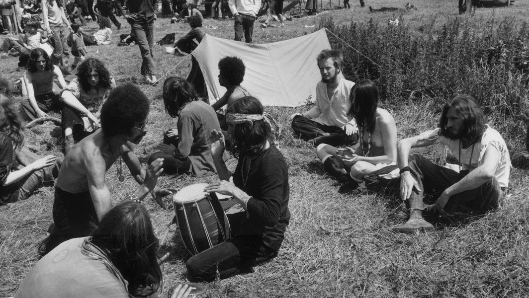 9 rare photos of hippie life and culture
