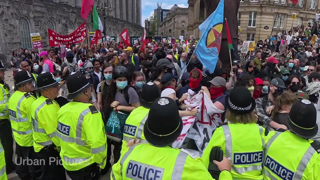 Girl appears to be punched in the face by police officer during ...