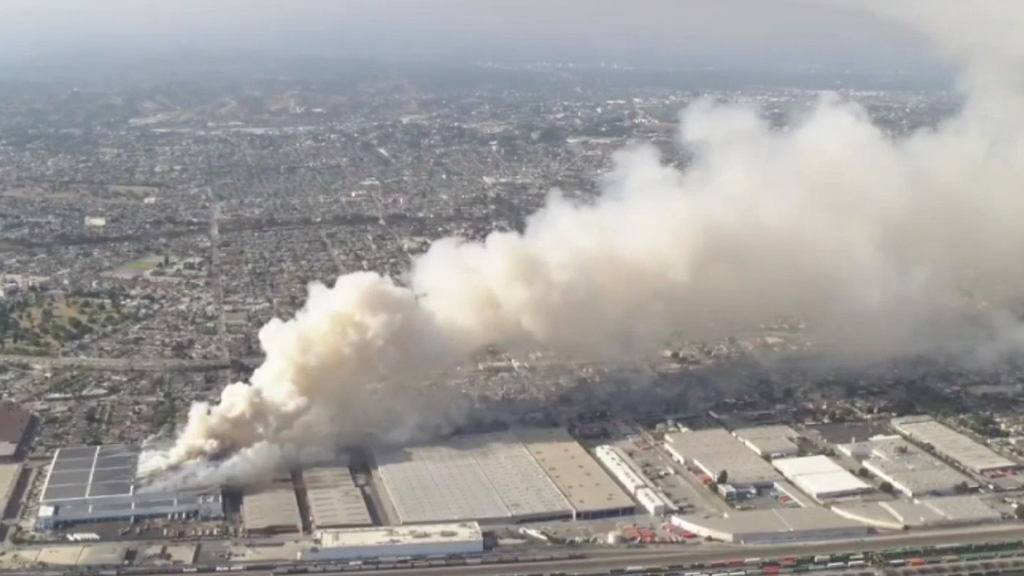 Smoke concerns grow in Los Angeles as Boyle Heights warehouse blaze ...