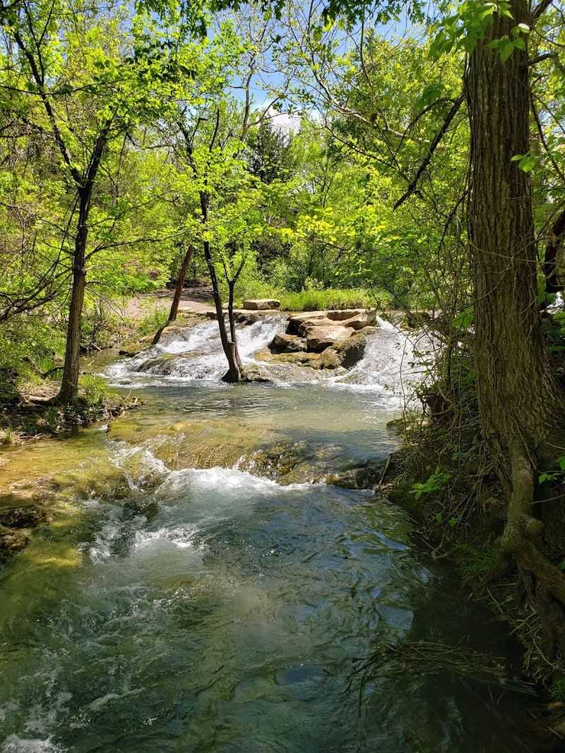 This crystal-clear creek in Oklahoma looks like it belongs in the Caribbean