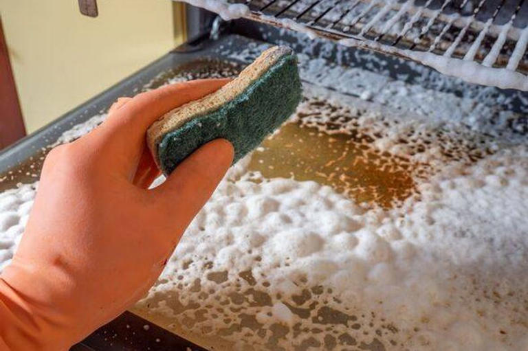 Stubborn oven door grease and burnt-on food will vanish in 20 minutes ...