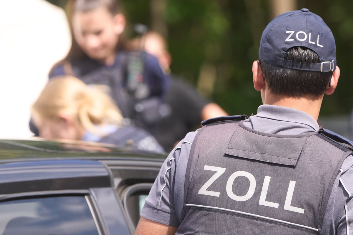 Drogen, Waffen, Glücksspiel: Polizei kontrolliert Szene-Bereiche in ...
