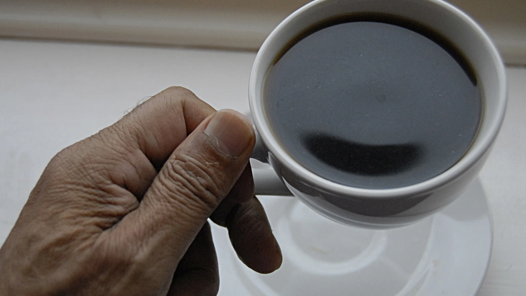 How coffee affects teeth and brushing habits