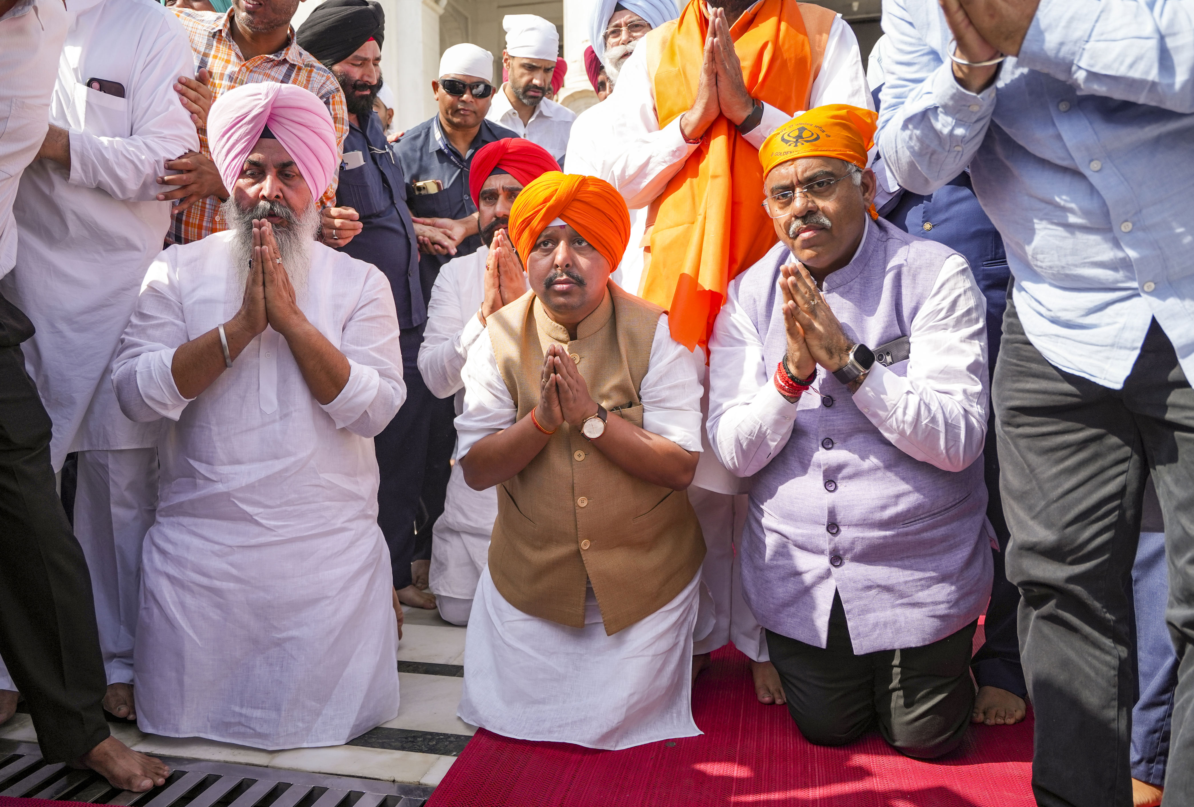 BJP chief begins Punjab tour with Golden Temple visit; steps up ...