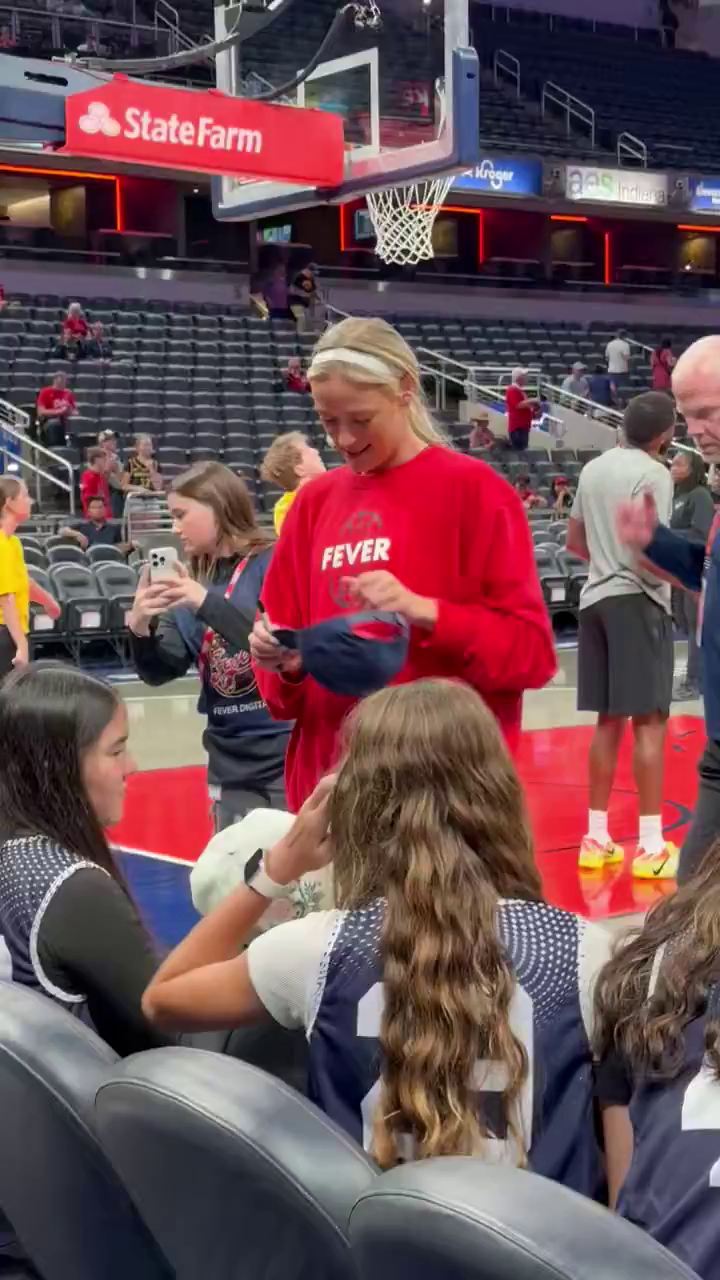 Sophie Cunningham Special Moment with Young Fans from Hawaii