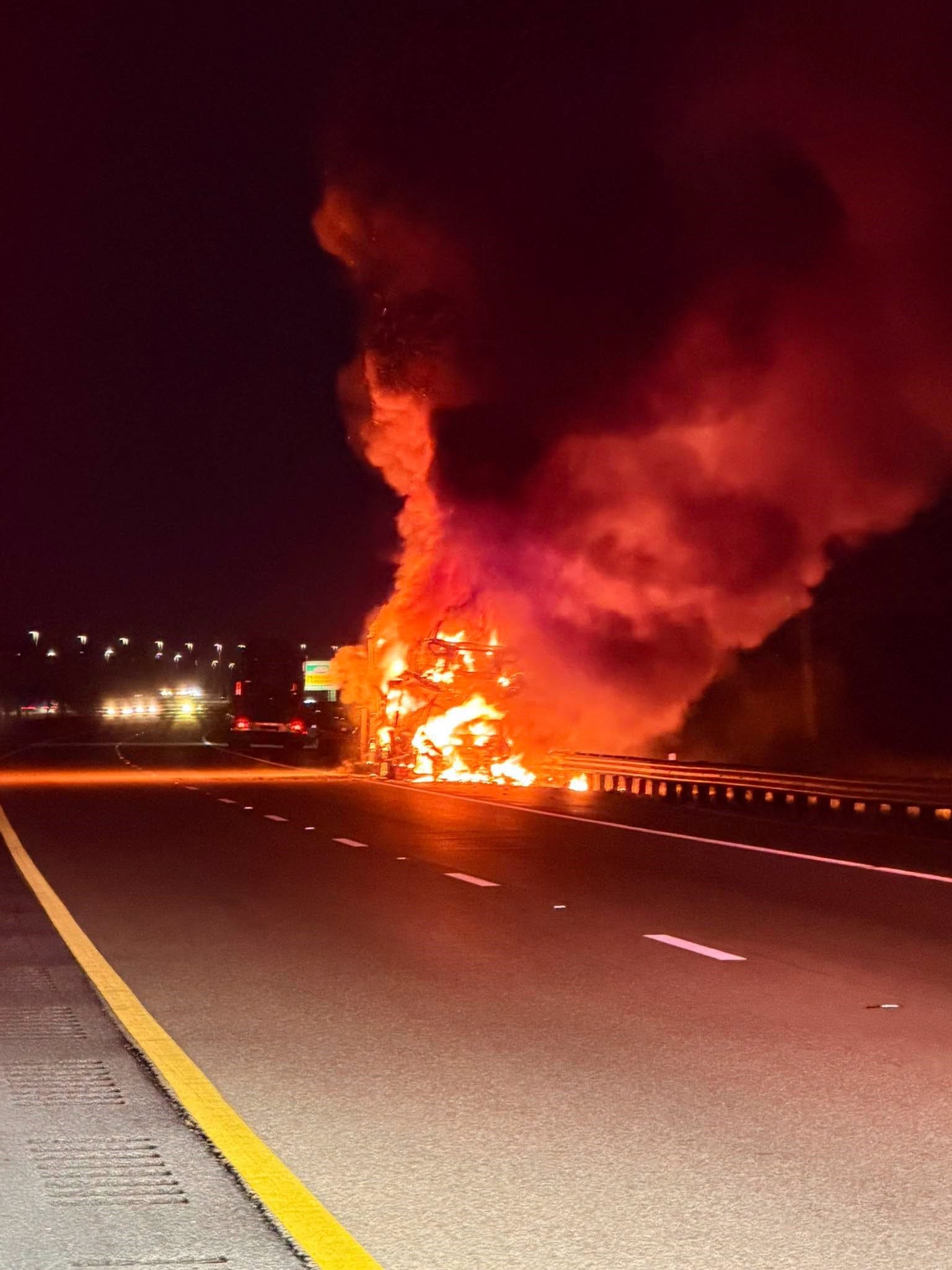 Electric-car fire shuts down Florida's Turnpike for hours