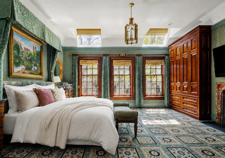 A New York townhouse that hosted Bob Hope, Liza Minnelli and a city ...