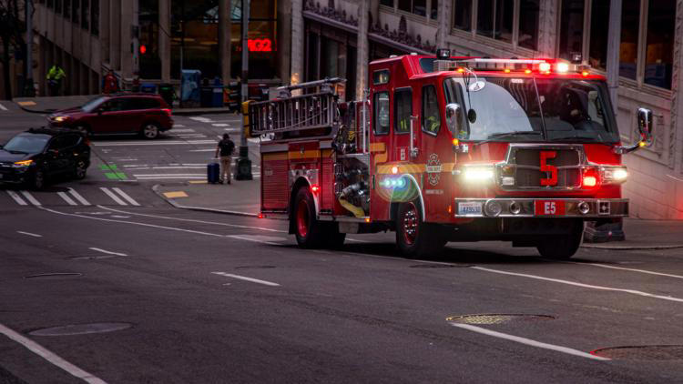 Fire reported in commercial building near Pioneer Square