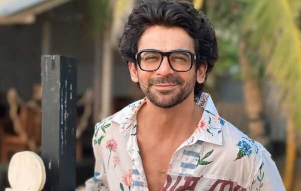 Sunil Grover's video showing him sleeping on a riverbank under the sky ...