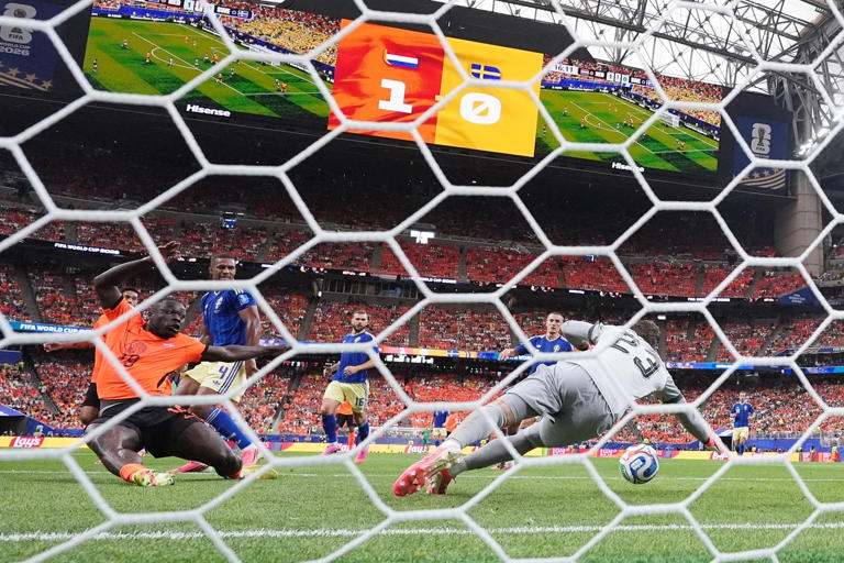 Brobbey and Gakpo strike twice each as Netherlands routs Sweden 5-1 to ...