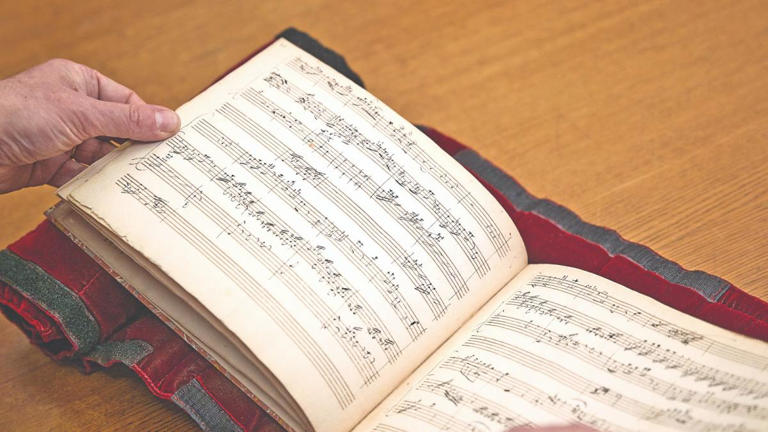 Hallan cuaderno perdido de Mozart con obras nunca antes escuchadas