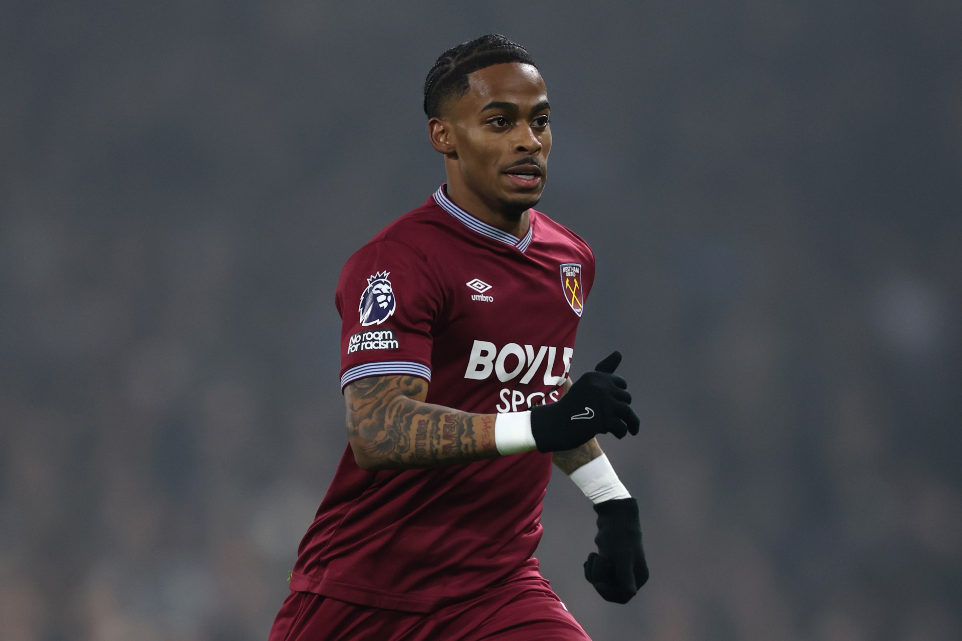 Arsenal enter race to sign £50m midfielder after Man Utd approach