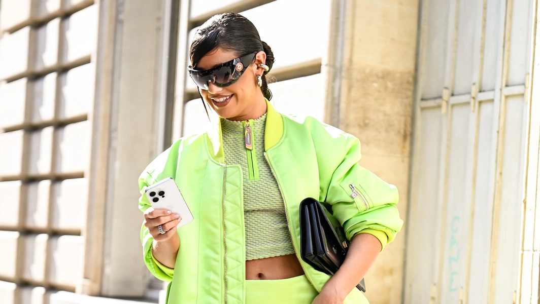 Fashion experts share colors to avoid and how to wear them