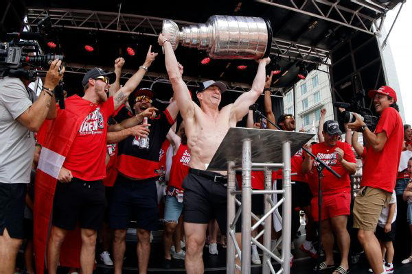 Hurricanes fans jam downtown Raleigh for Stanley Cup parade