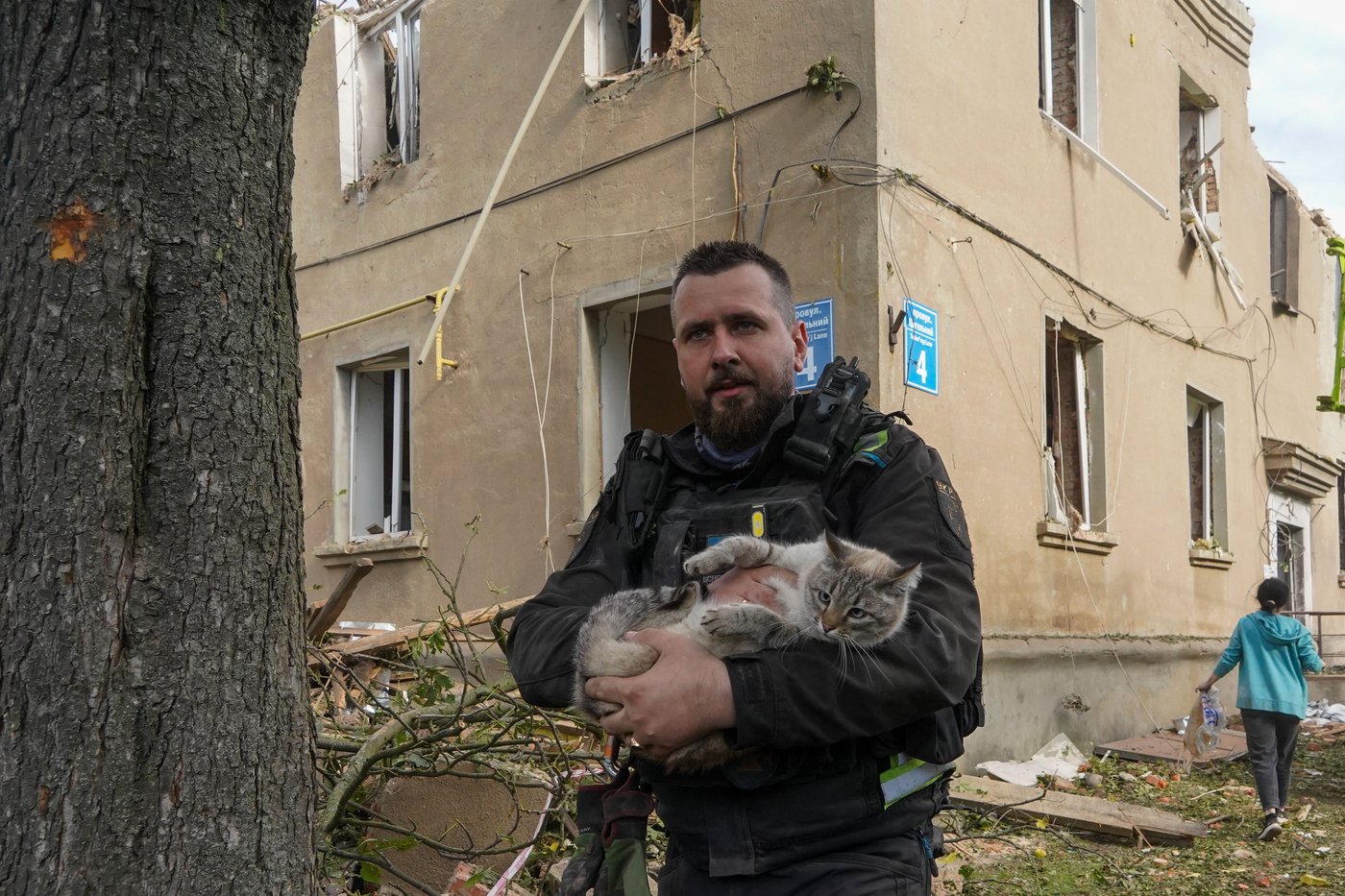 Russia strikes an apartment building in the Ukrainian city of Kharkiv ...
