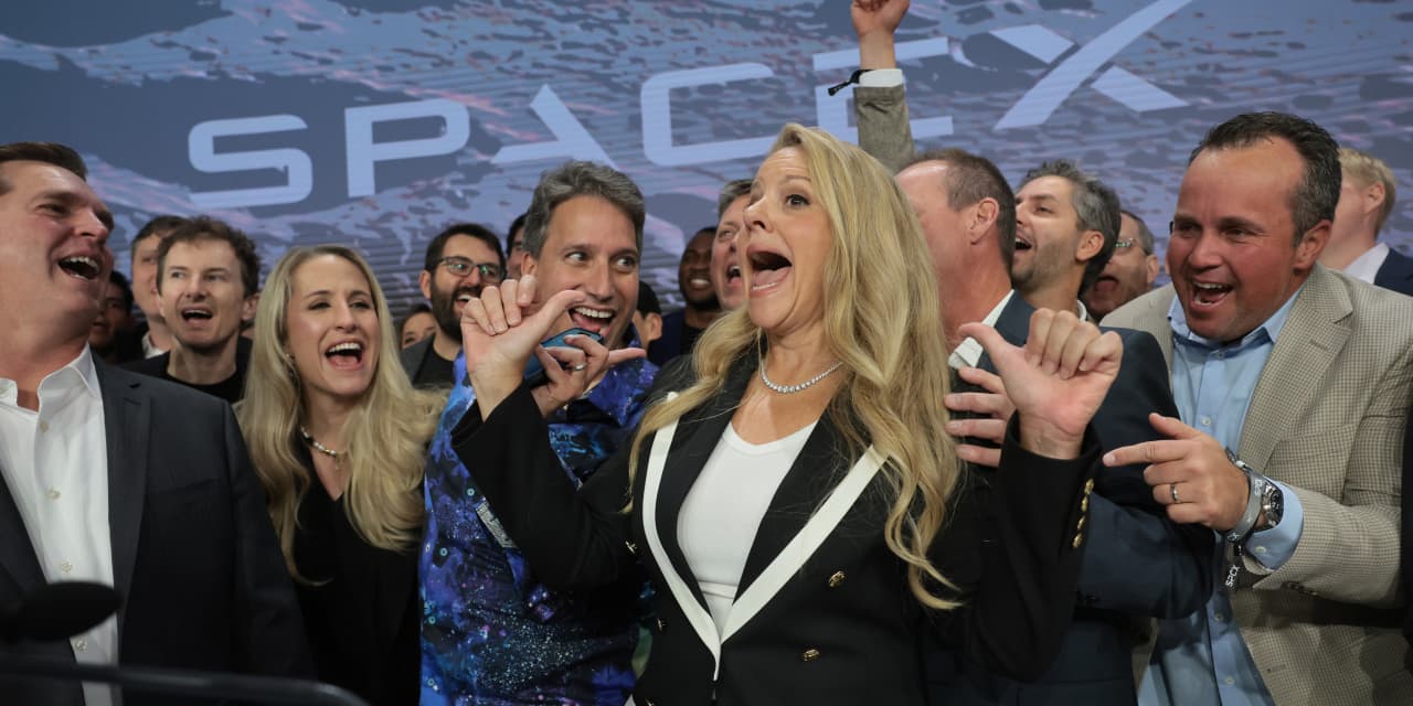 The initial SpaceX frenzy is cooling off — but a new wave of cash is ...