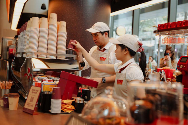 Honey pancakes, Coke floats: The gimmick is (actually) worth the wait ...