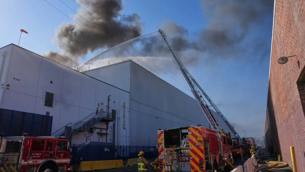 Boyle Heights fire update today videos and map: Lineage Logistics ...