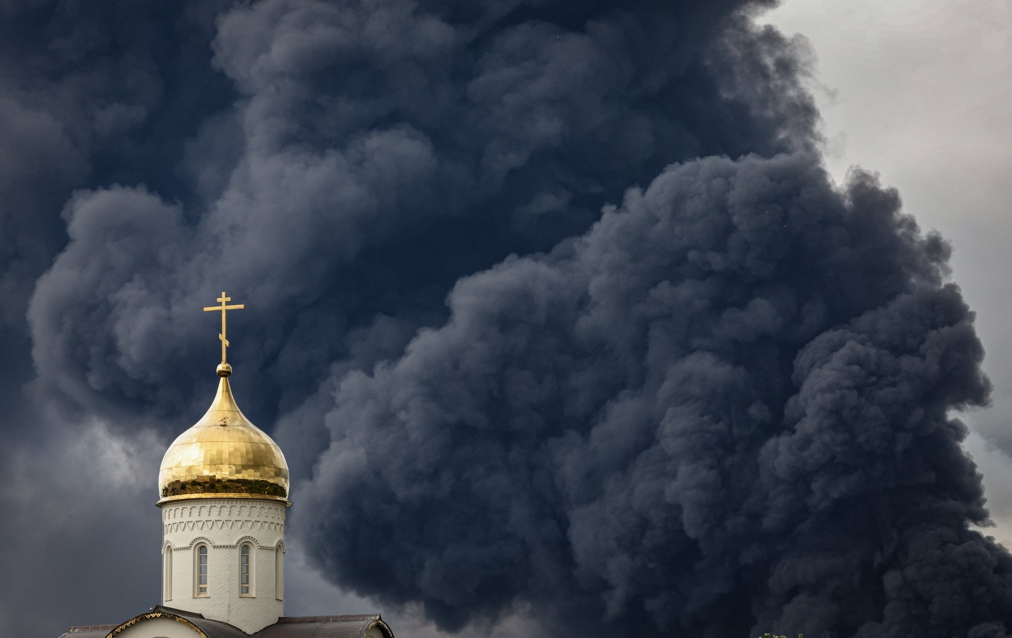 Ukrainian drone strikes oil refinery in Moscow