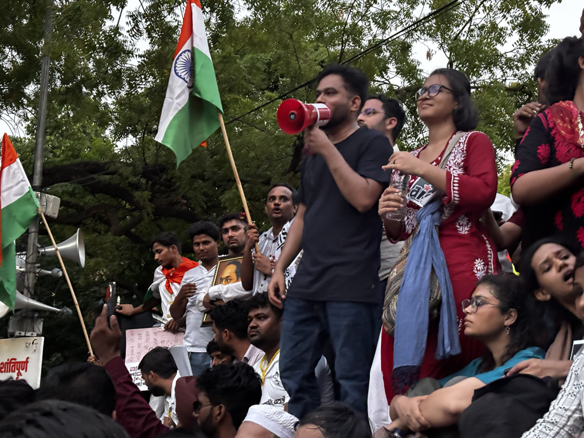 Delhi Police Tries to Evict CJP Protest, It Continues Without Water ...